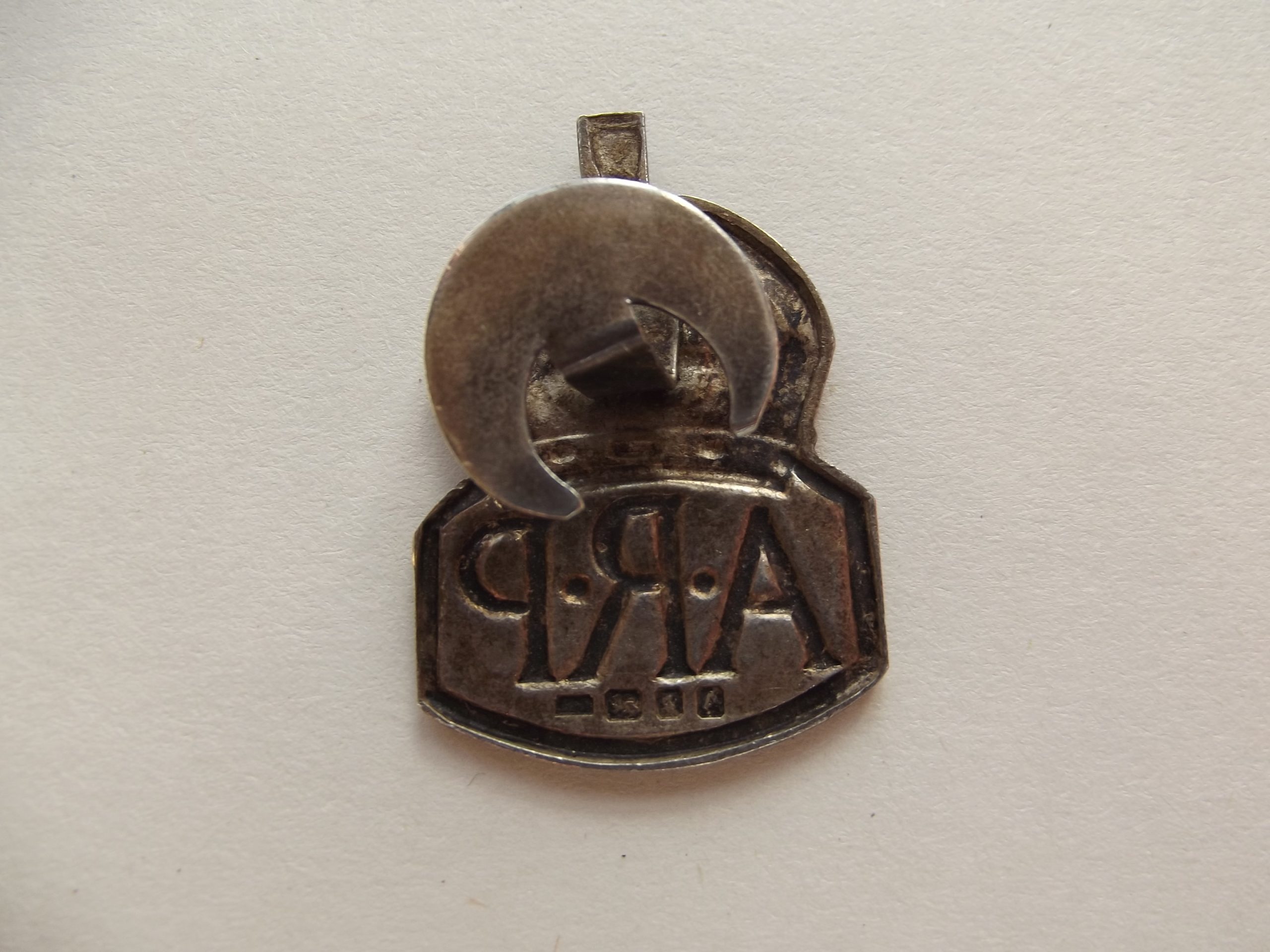 A.R.P SOLID SILVER BUTTON BADGE 1936/37 - DBG Militaria