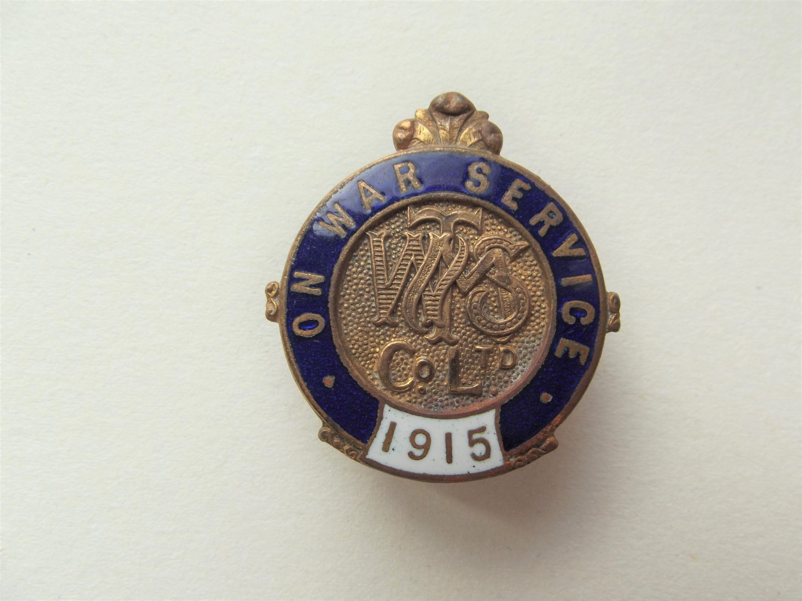 WW1 ON WAR SERVICE BADGE T.W.M.S Co Ltd DATED 1915 RARE - DBG Militaria