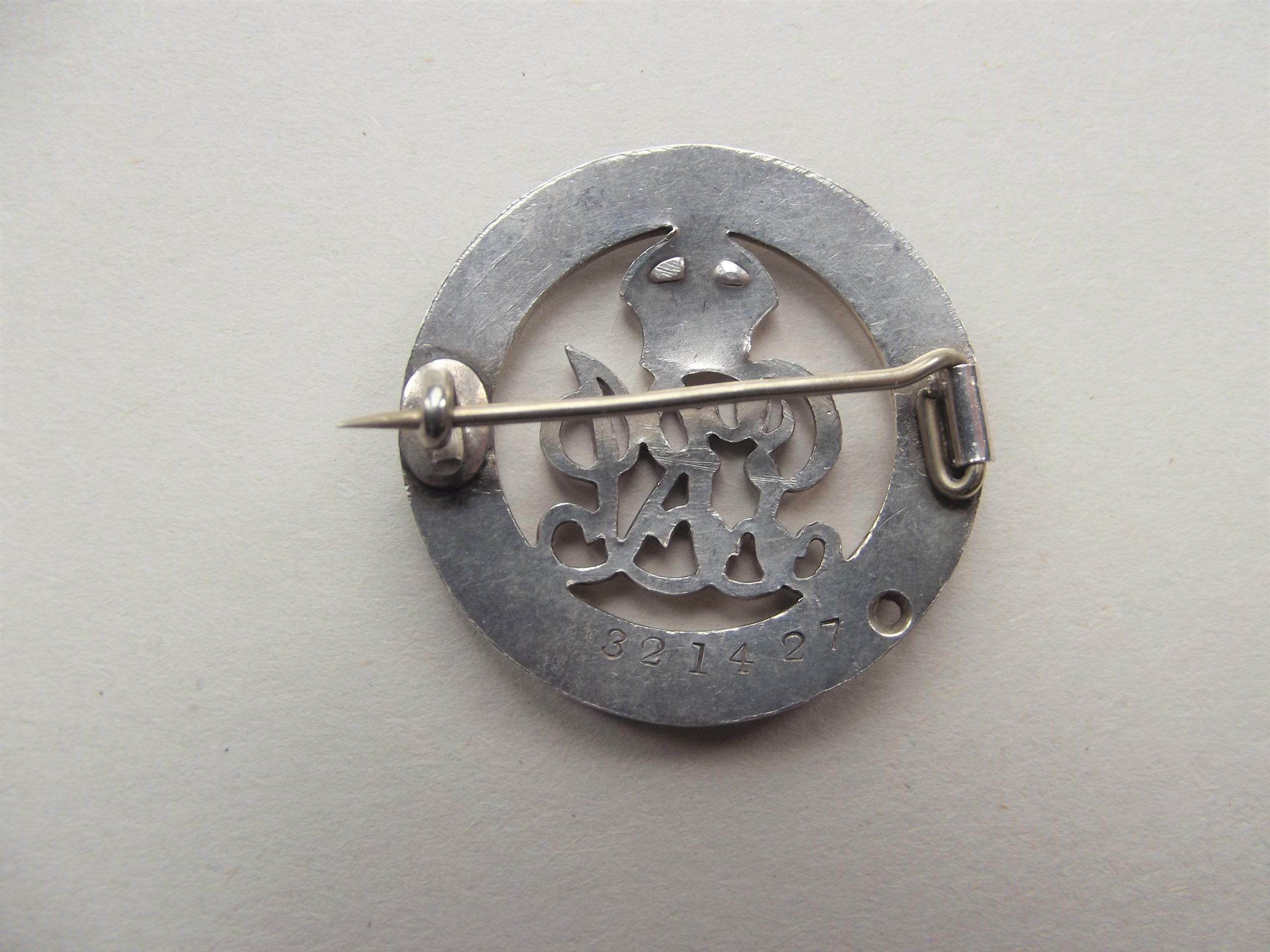 WW1 SILVER WAR BADGE R.A.M.C 1ST LON SAN CO - DBG Militaria