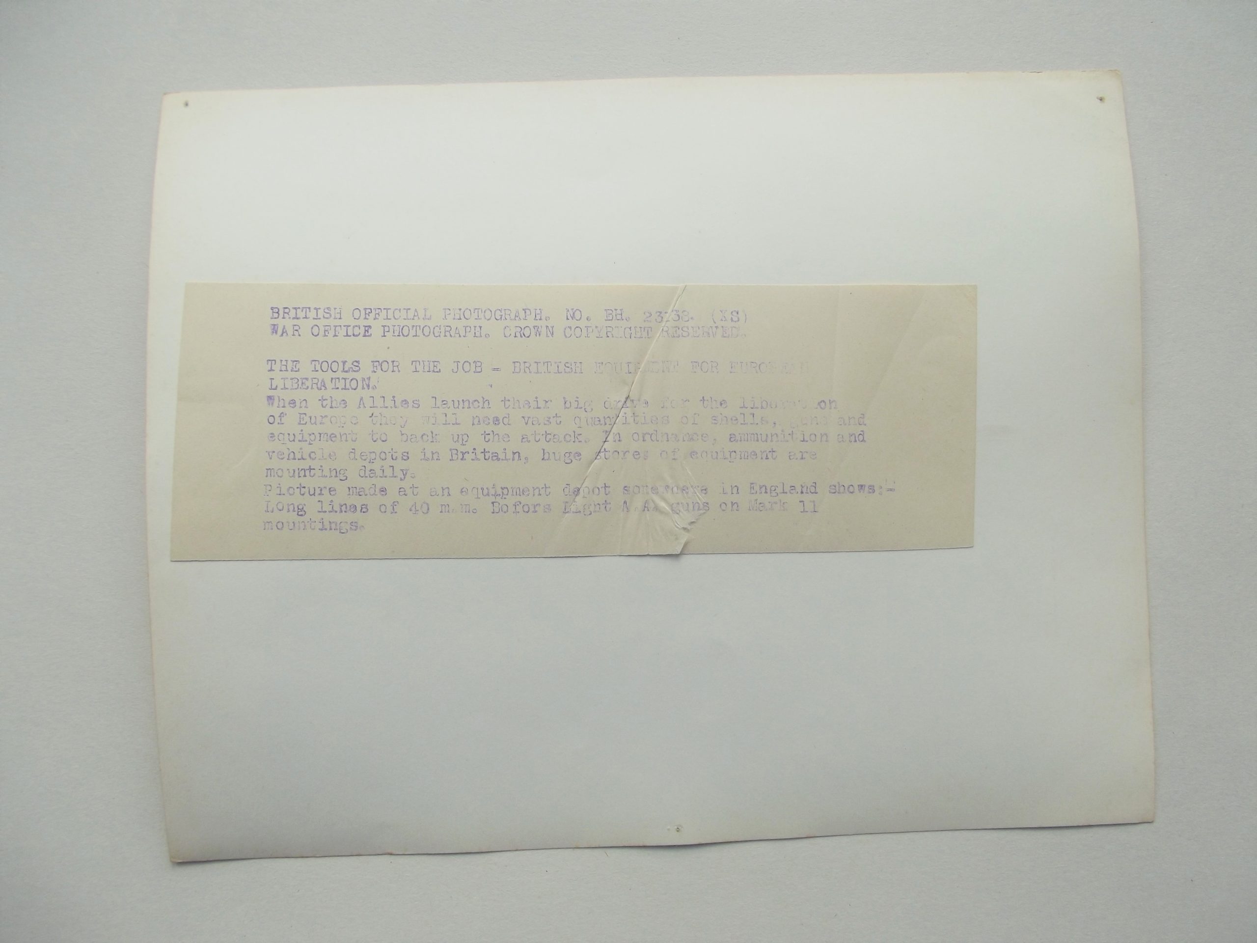 WW2 BRITISH OFFICIAL PHOTOGRAPH THE TOOLS FOR THE JOB D-DAY - DBG Militaria