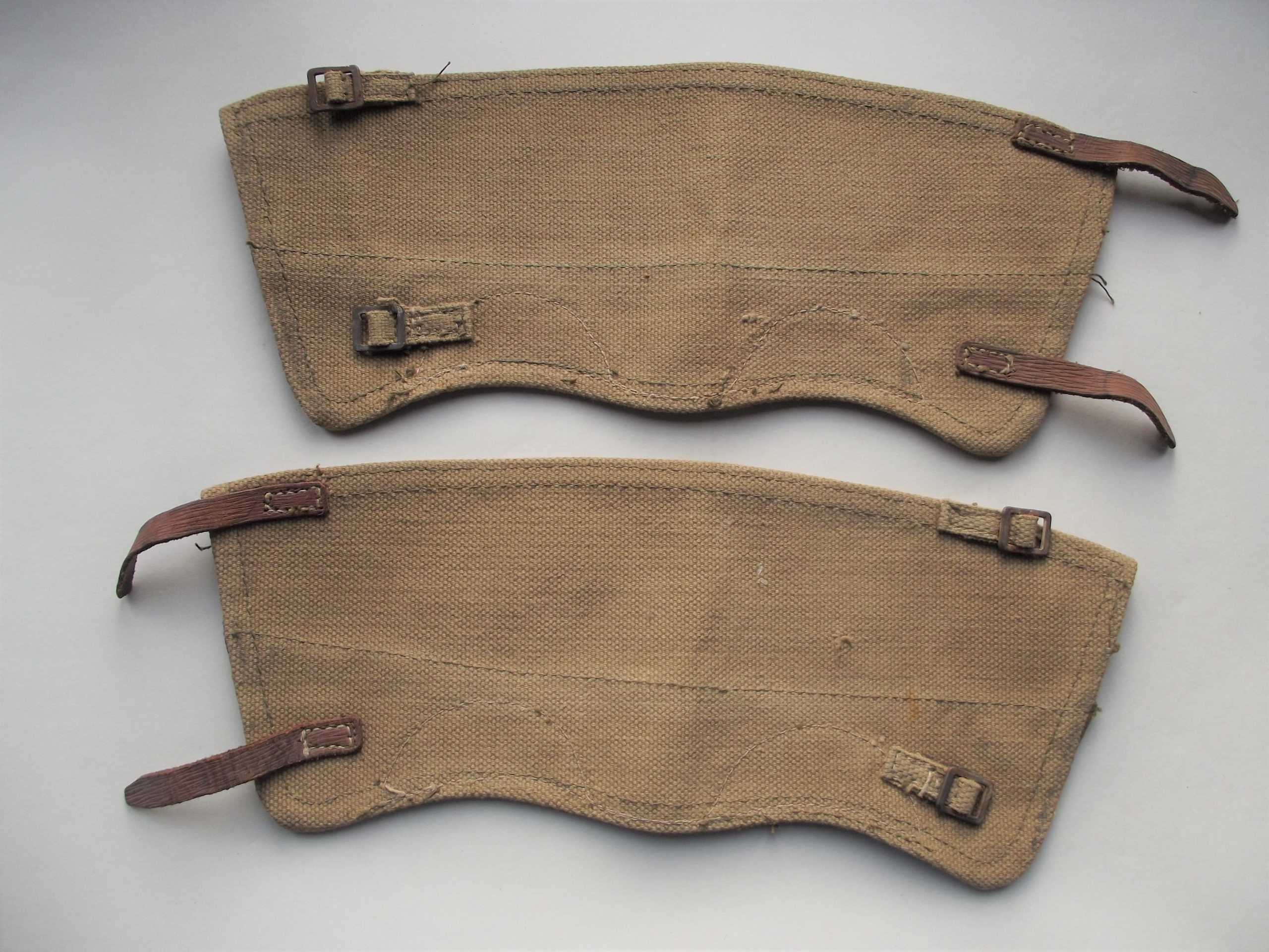 WW2 37 PTN WEBBING GAITERS DATED 1945 SIZE 4 - DBG Militaria