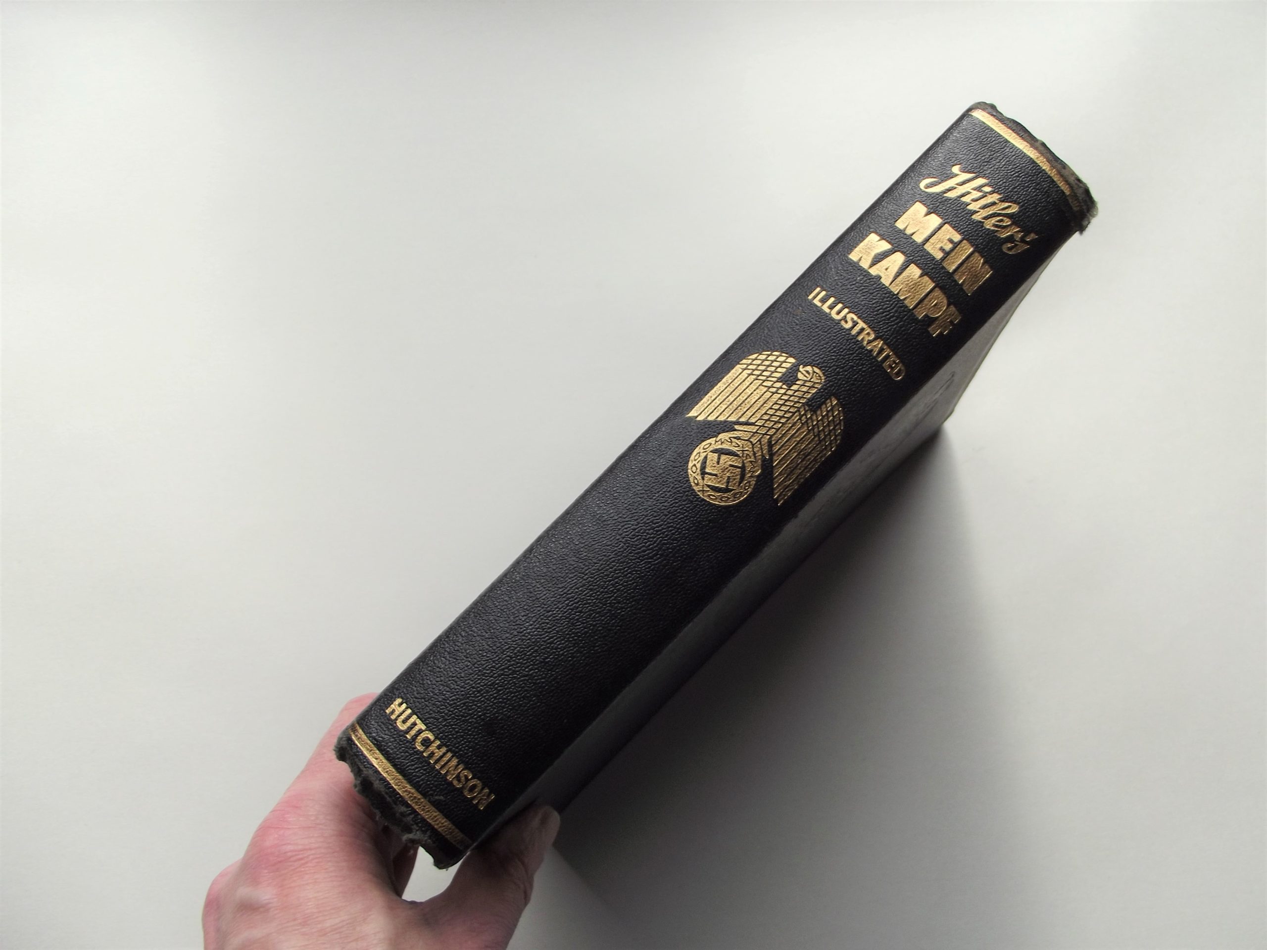ADOLF HITLERS MEIN KAMPF ILLUSTRATED ENGLISH HUTCHINSON - DBG Militaria