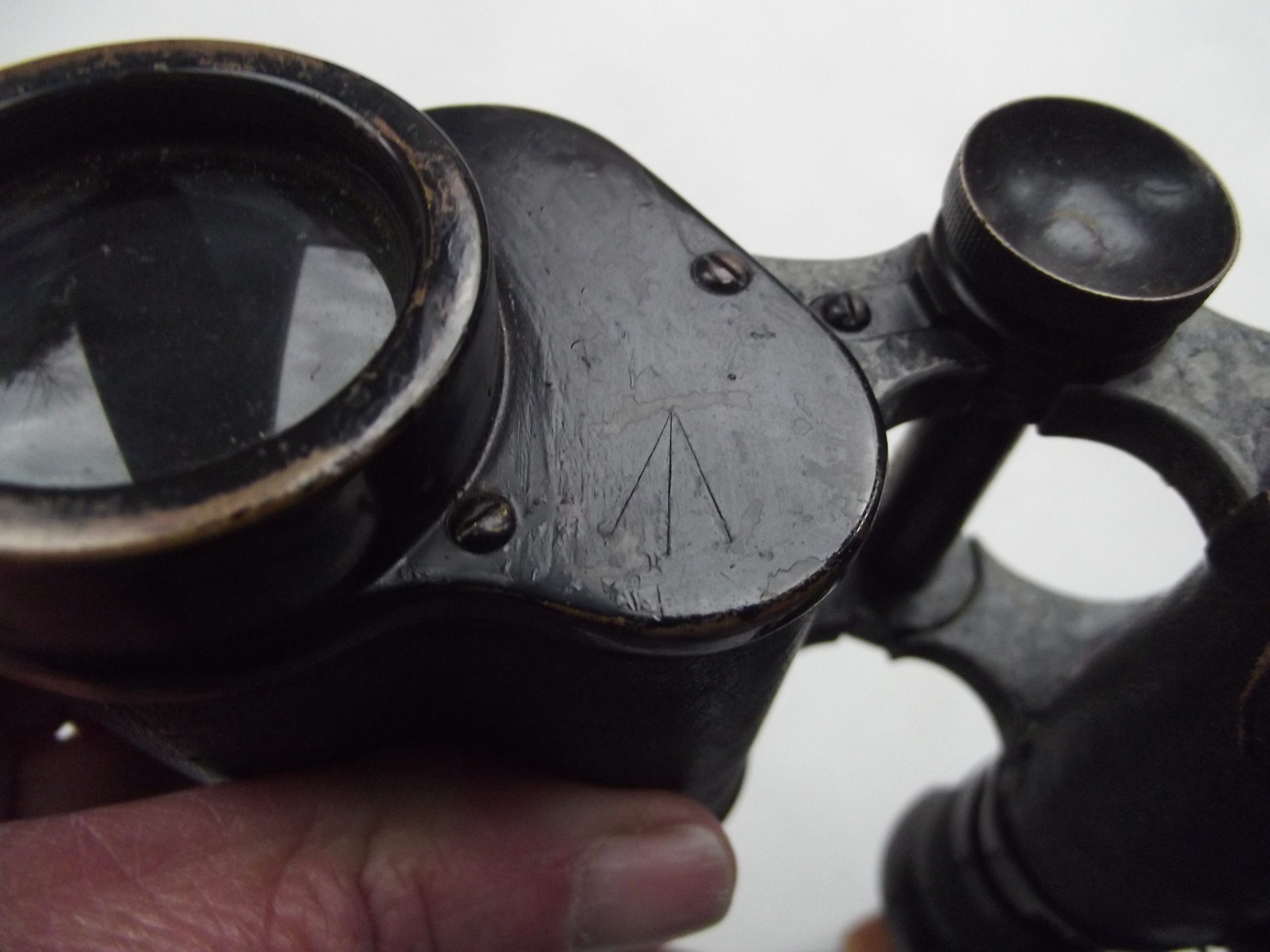 WW1 OFFICERS BINOCULARS & LEATHER CASE DATED 1916/17 - DBG Militaria