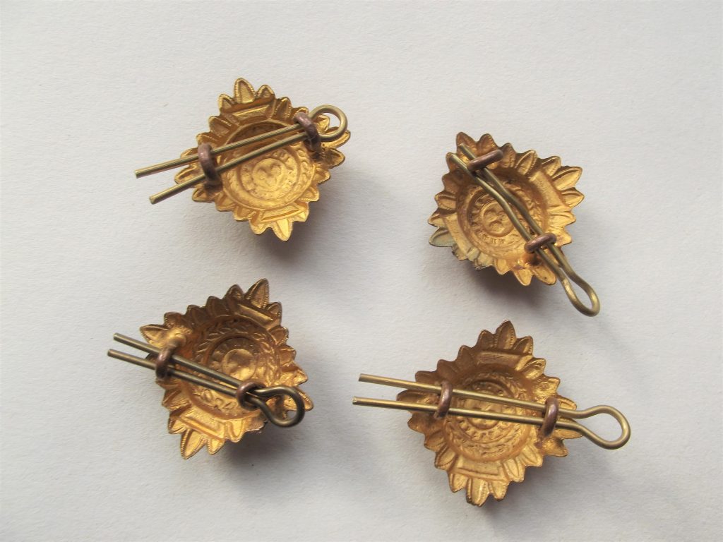WW2 OFFICERS SHOULDER RANK PIPS & SPLIT PINS X 4 - DBG Militaria