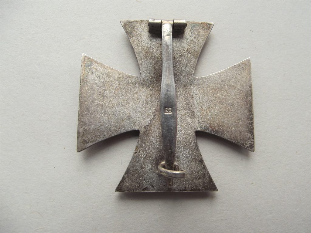 WW2 GERMAN 1ST CLASS IRON CROSS EK1 MAKER 26 - DBG Militaria