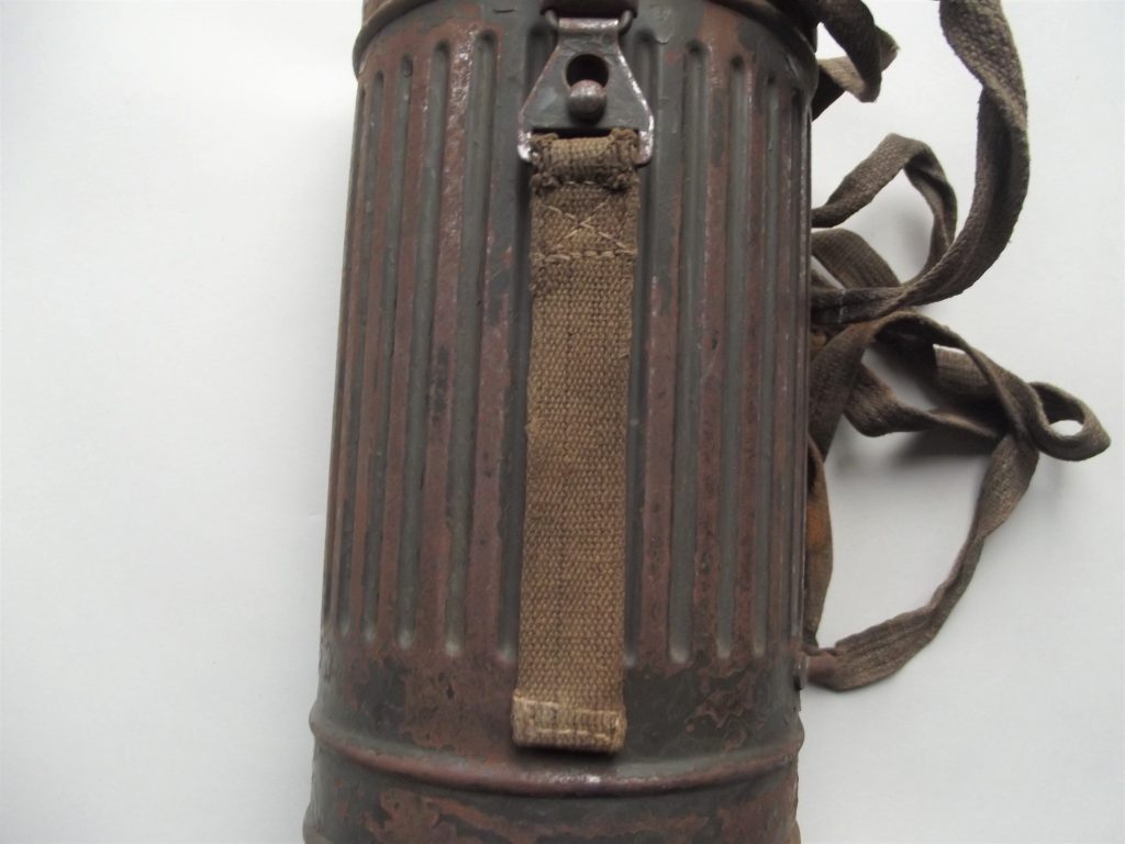 WW2 GERMAN ARMY M30 GAS MASK DATED 1940 & CANNISTER & WEBBING STRAPS ...