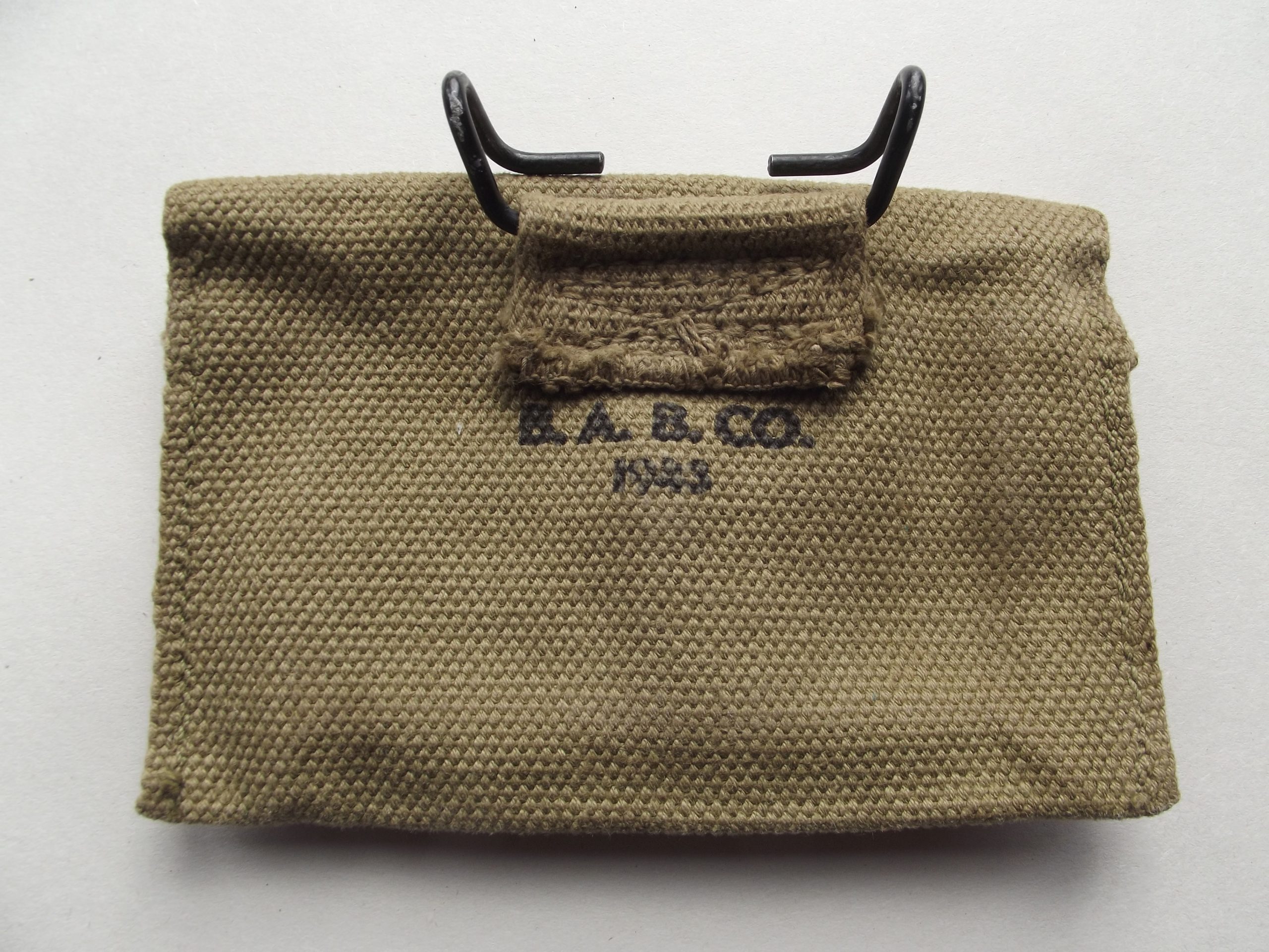 WW2 AMERICAN M1942 FIRST AID WEBBING POUCH DATED 1943 - DBG Militaria