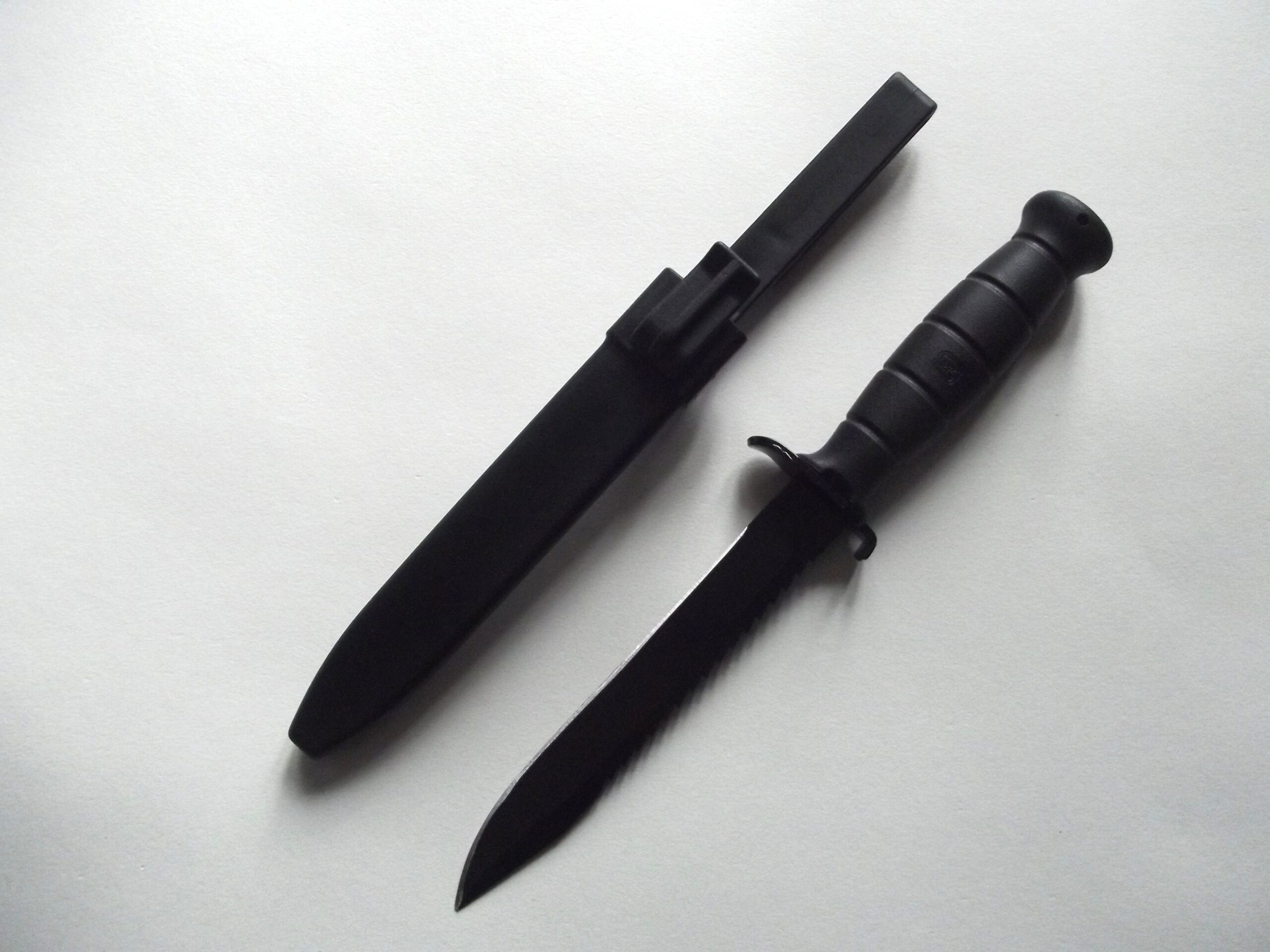 GLOCK FM 81 SURVIVAL KNIFE (BLACK) - DBG Militaria