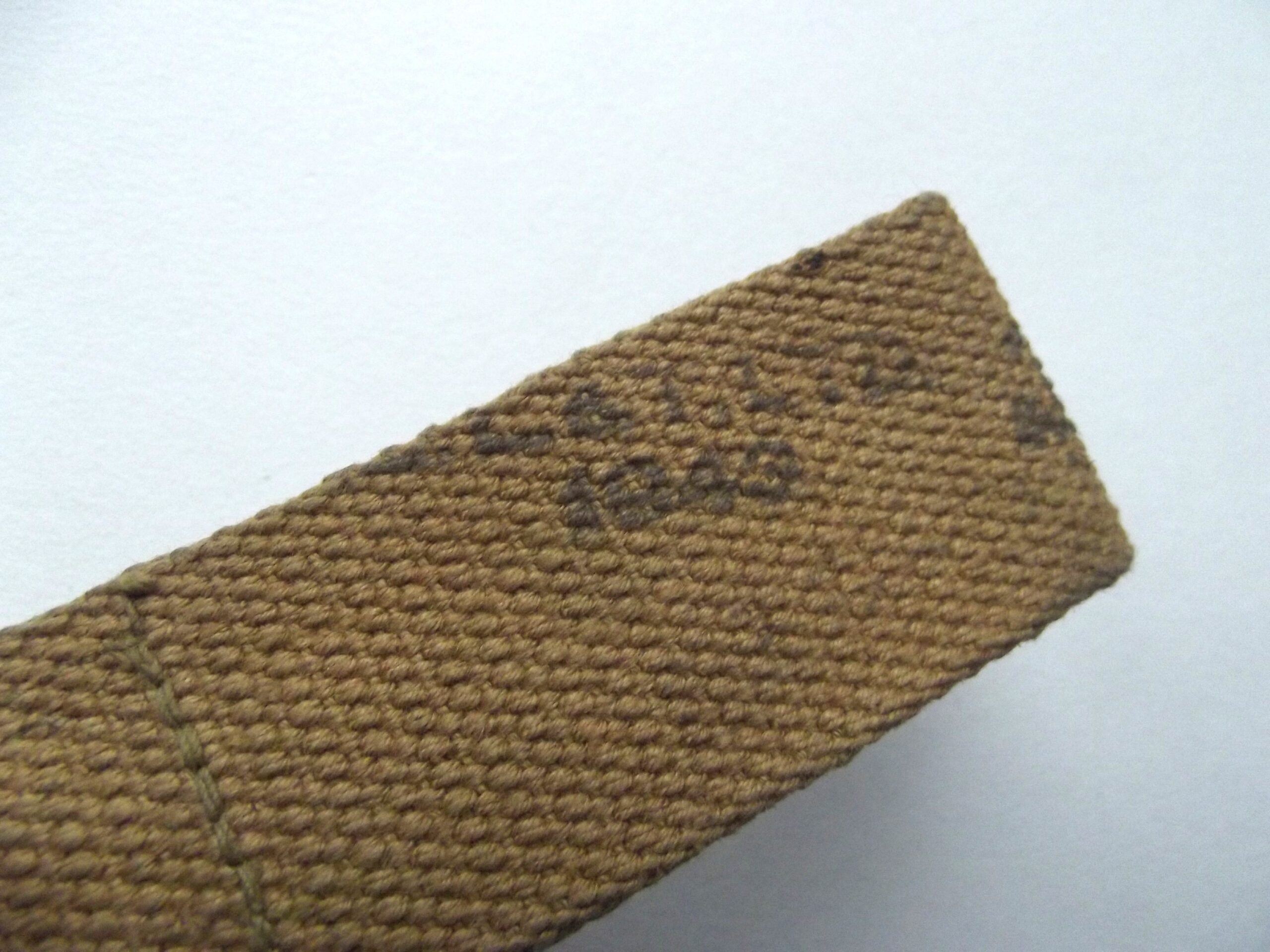 WW2 37 PTN CANADIAN WEBBING BAYONET FROG DATED 1943 - DBG Militaria